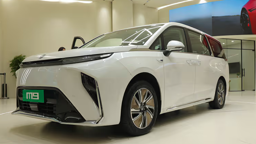 MG M9 EV 2025 – Premium Electric MPV