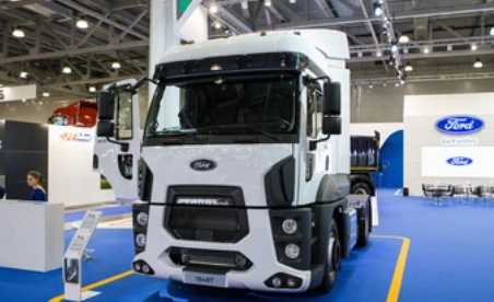 Isuzu Forward F-Series 2025 – Medium-Duty Truck
