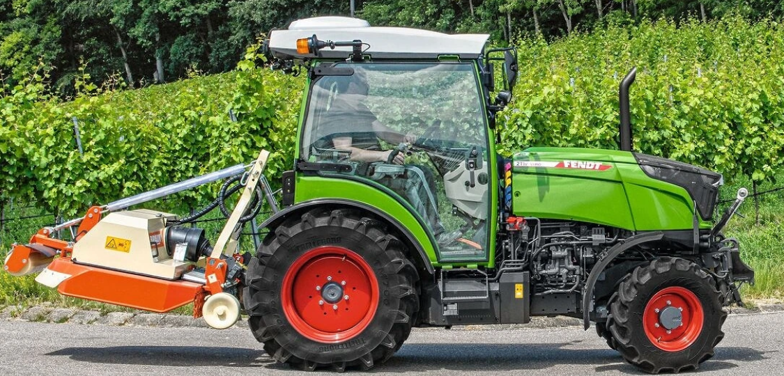 Fendt 207 Vario V – Agricultural Tractor by Fendt