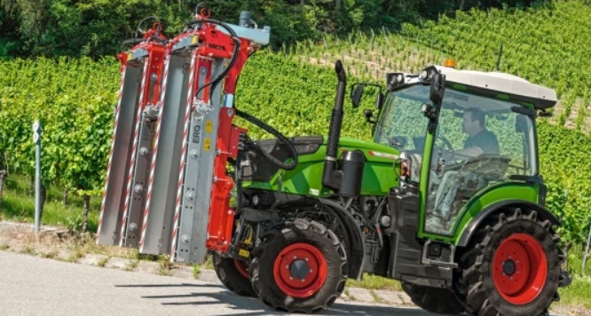 Fendt 208 Vario V – Agricultural Tractor by Fendt