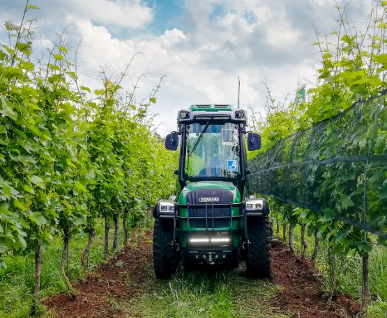 Ferrari Vega K90 MT T4 – 4WD Specialized Tractor for Orchards and Vineyards