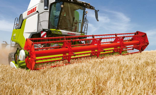 CLAAS TRION 640 – 306 HP Combine Harvester with APS WALKER