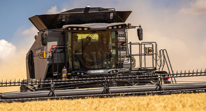 Gleaner T81 – 430 HP Transverse Rotary Combine Harvester