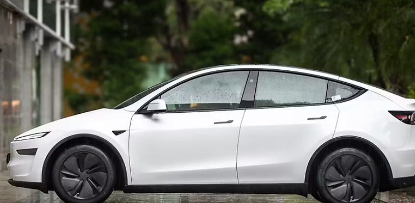 2025 Tesla Model Y Long Range RWD – Electric Midsize SUV